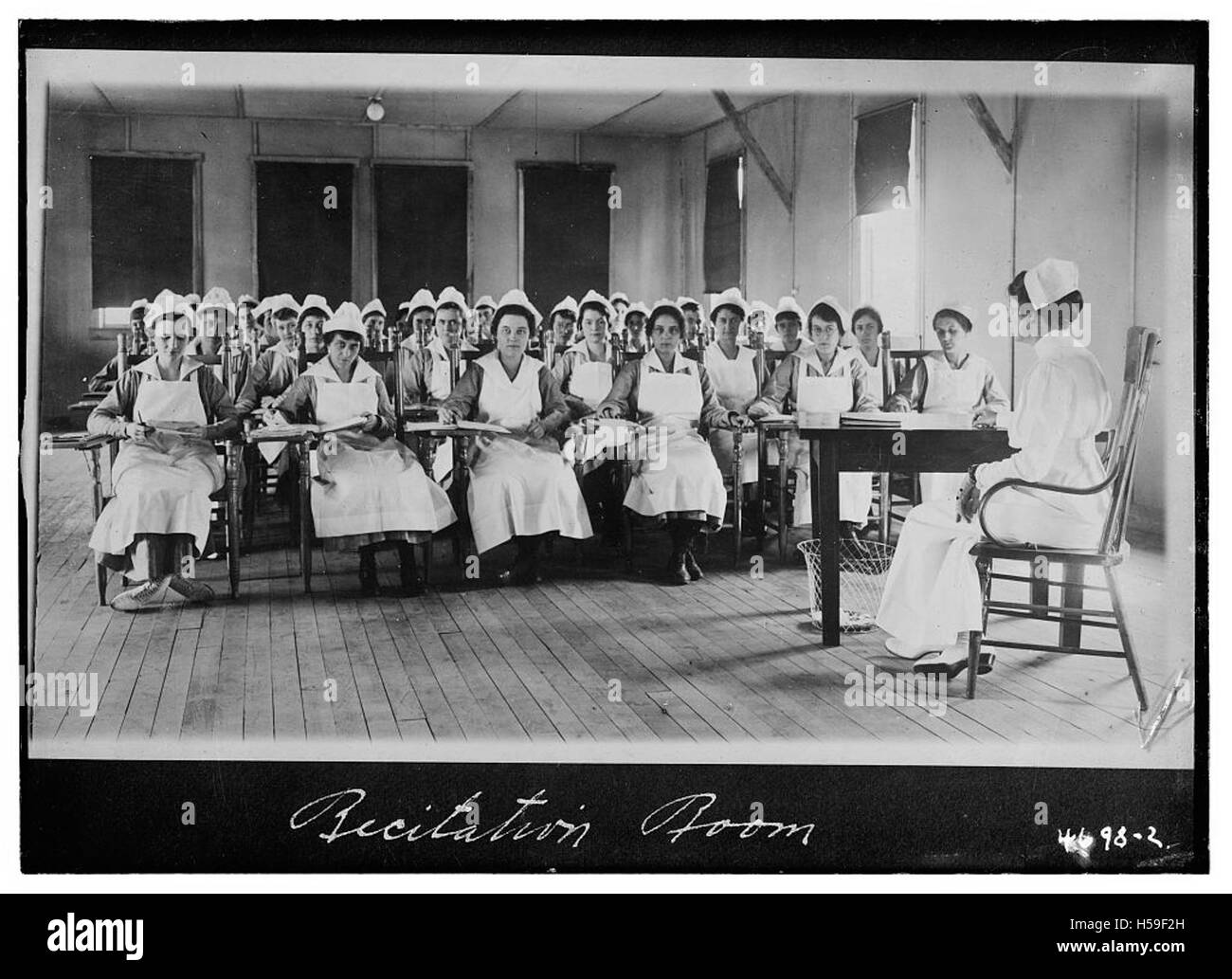 Nursing school early 20th century hi-res stock photography and images ...