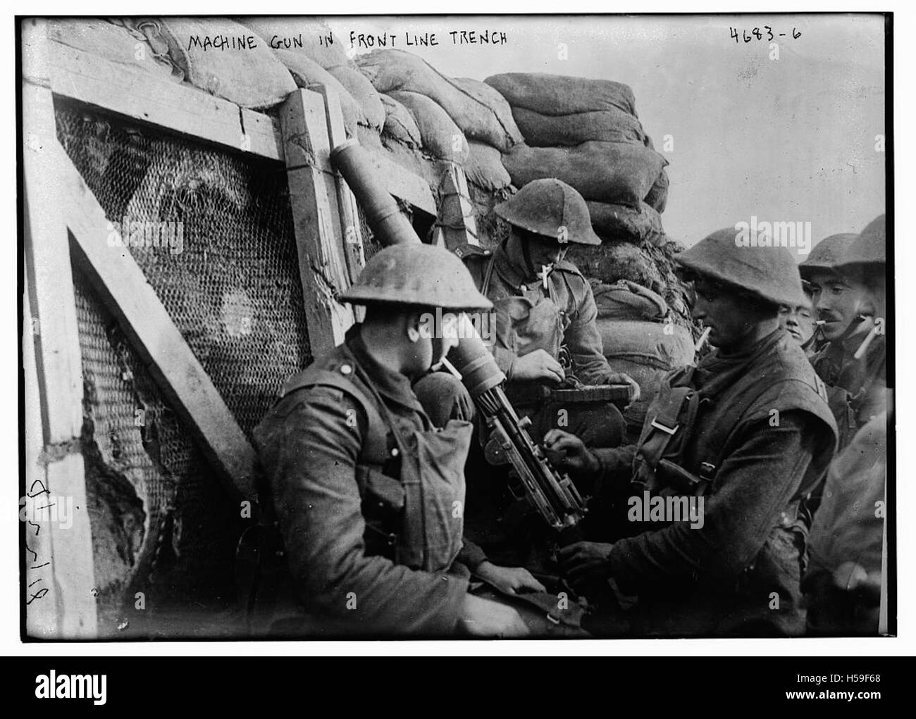 Machine gun in front line tr Stock Photo - Alamy