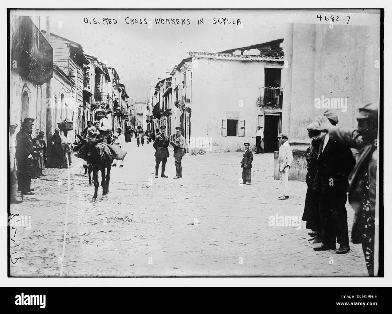 Us red cross workers hi-res stock photography and images - Alamy
