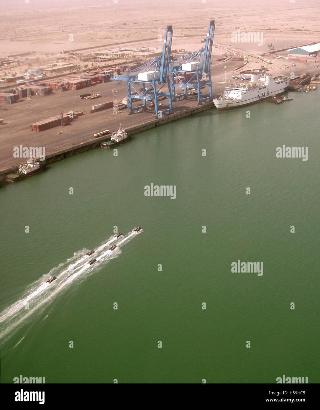 19th October 2003 U.S. Marine Corps inflatable boats race across the ...