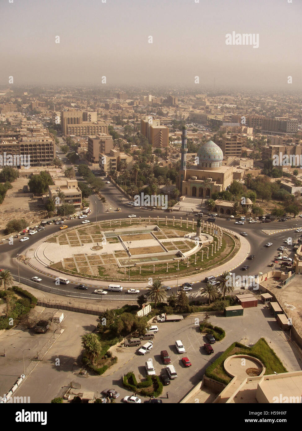 Saddam statue firdos hi-res stock photography and images - Alamy