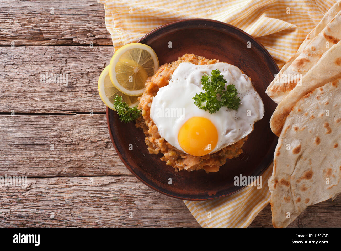 Egyptian bread aish baladi hi-res stock photography and images - Alamy