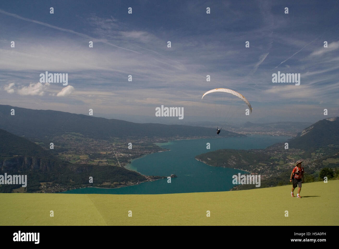 Parapente, Annecy, Lac d'Annecy Stock Photo - Alamy