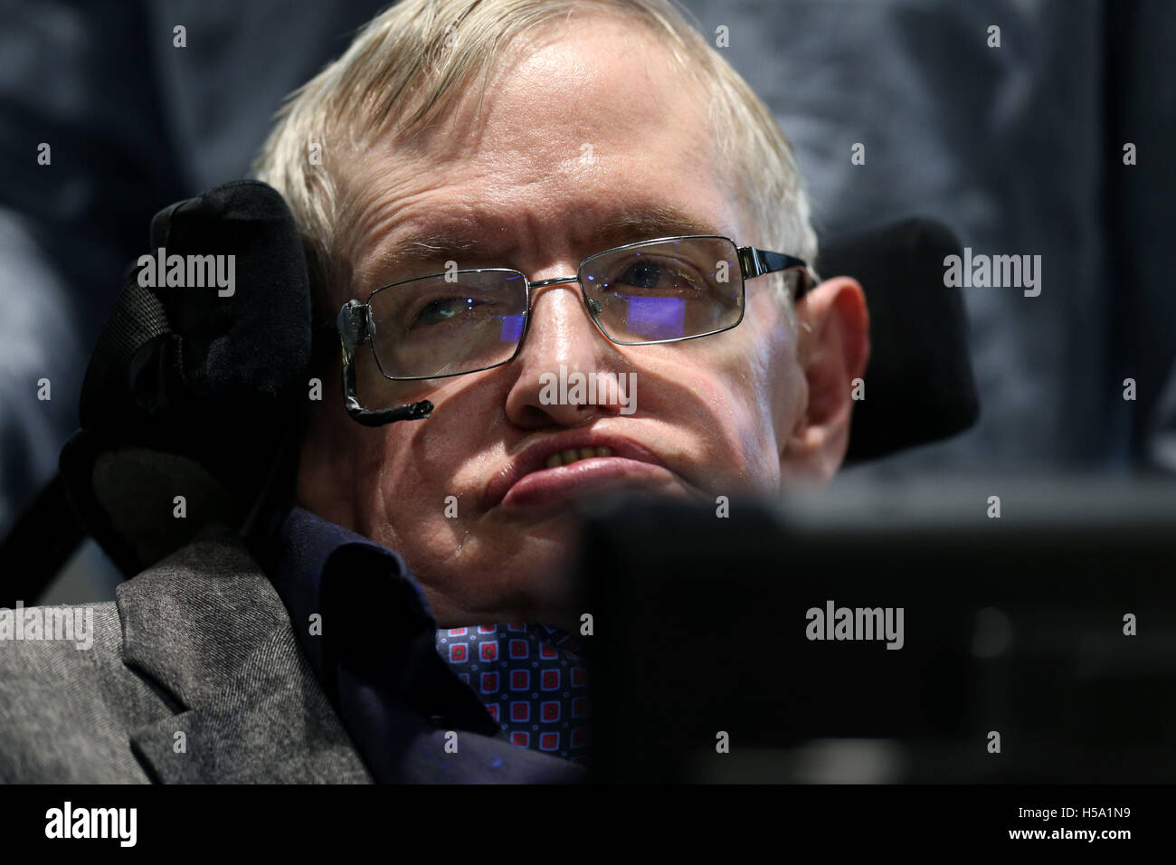 Stephen Hawking speaks during the launch of the Leverhulme Centre for ...