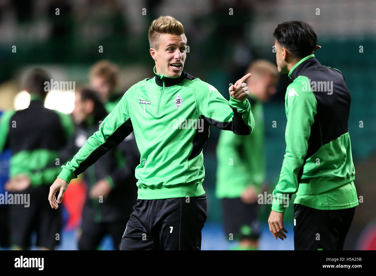 Borussia Monchengladbach's Patrick Herrmann (left) before the UEFA ...