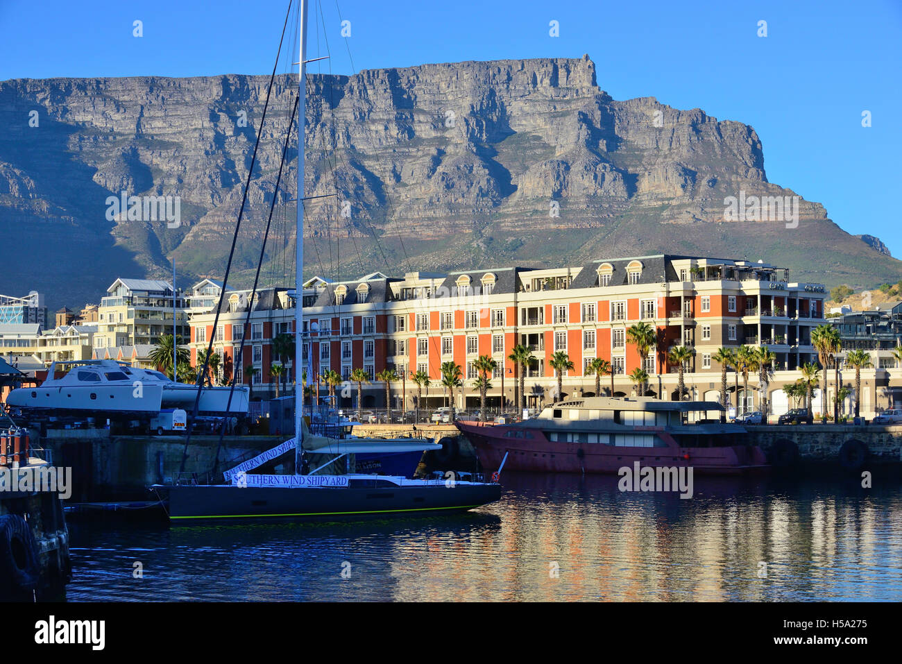 Cape Grace Hotel on thew Victoria and Alfred Waterfront , with Table ...