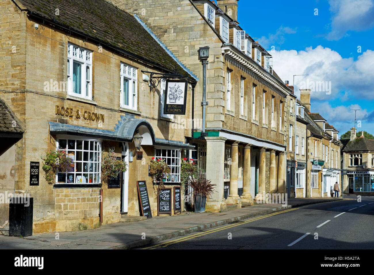 The Rose and Crown pub, Oundle, Northamptonshire, England UK Stock ...
