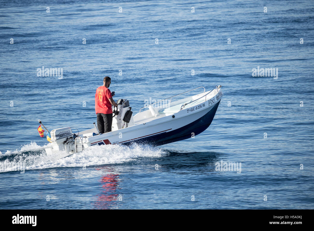 Man driving speedboat hi-res stock photography and images - Alamy