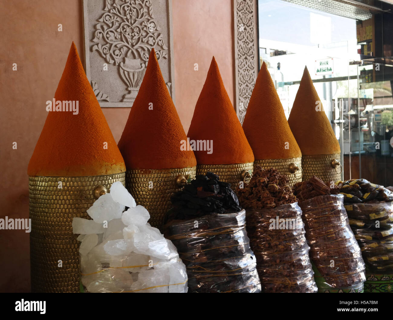 Dried figs marrakesh morocco hi-res stock photography and images - Alamy