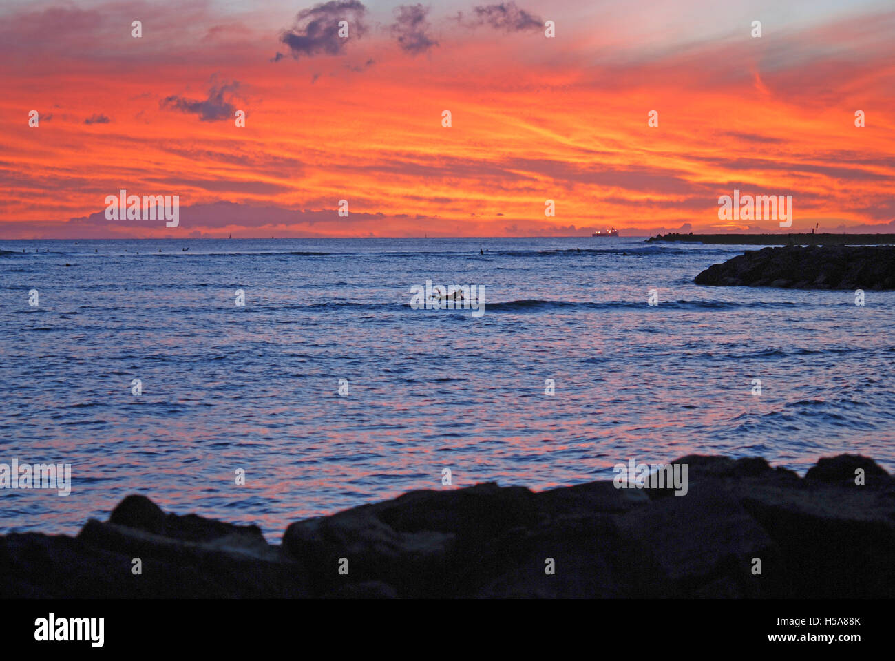 Sunset over beach in hawaii hi-res stock photography and images - Alamy