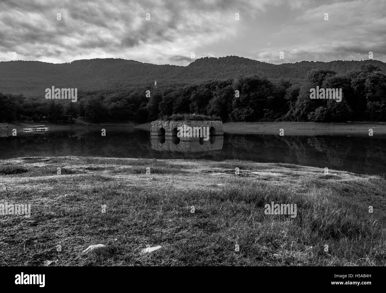 Lake black Black and White Stock Photos & Images - Alamy