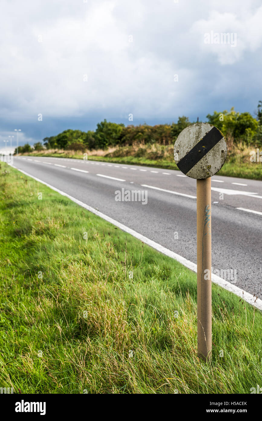 Speed limit sign uk motorway hi-res stock photography and images - Alamy