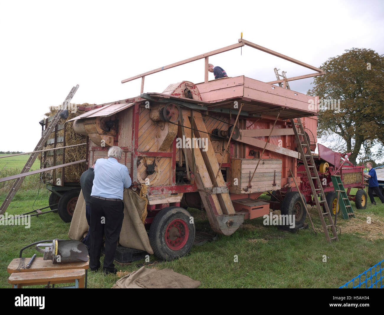 Vintage threshing machine working hard at Lineside Vintage weekend ...