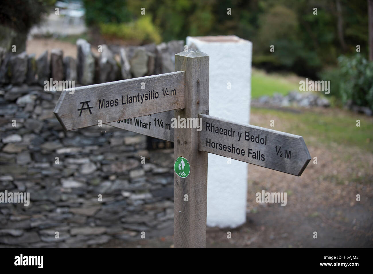 Sign Post River Dee Berwyn Llangollon Wales Stock Photo - Alamy