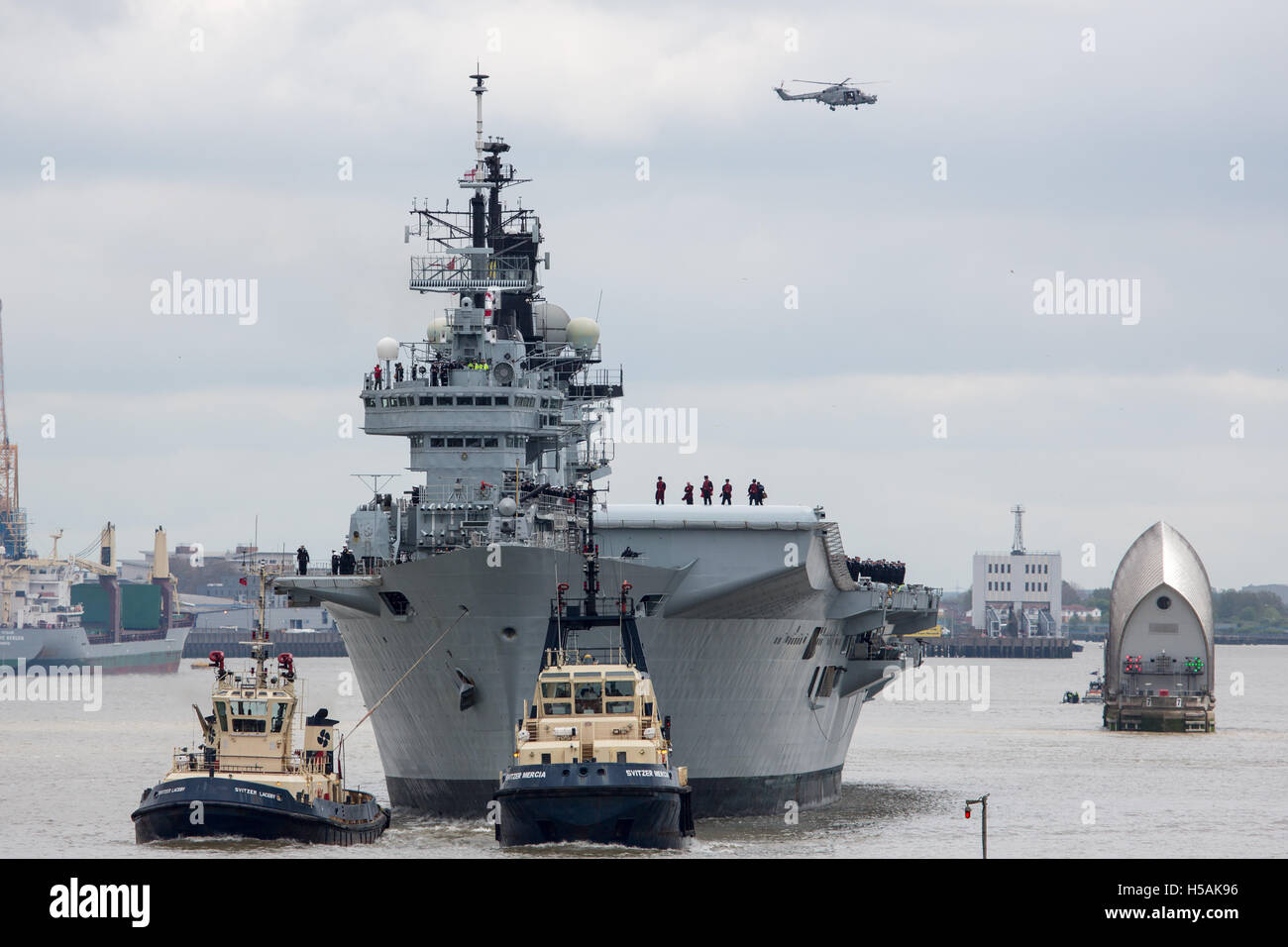 HMS Illustrious final visit to London in 2013 Stock Photo - Alamy
