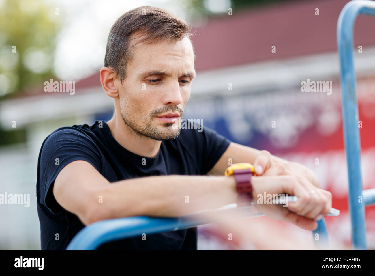 Guy waiting for someone hi-res stock photography and images - Alamy