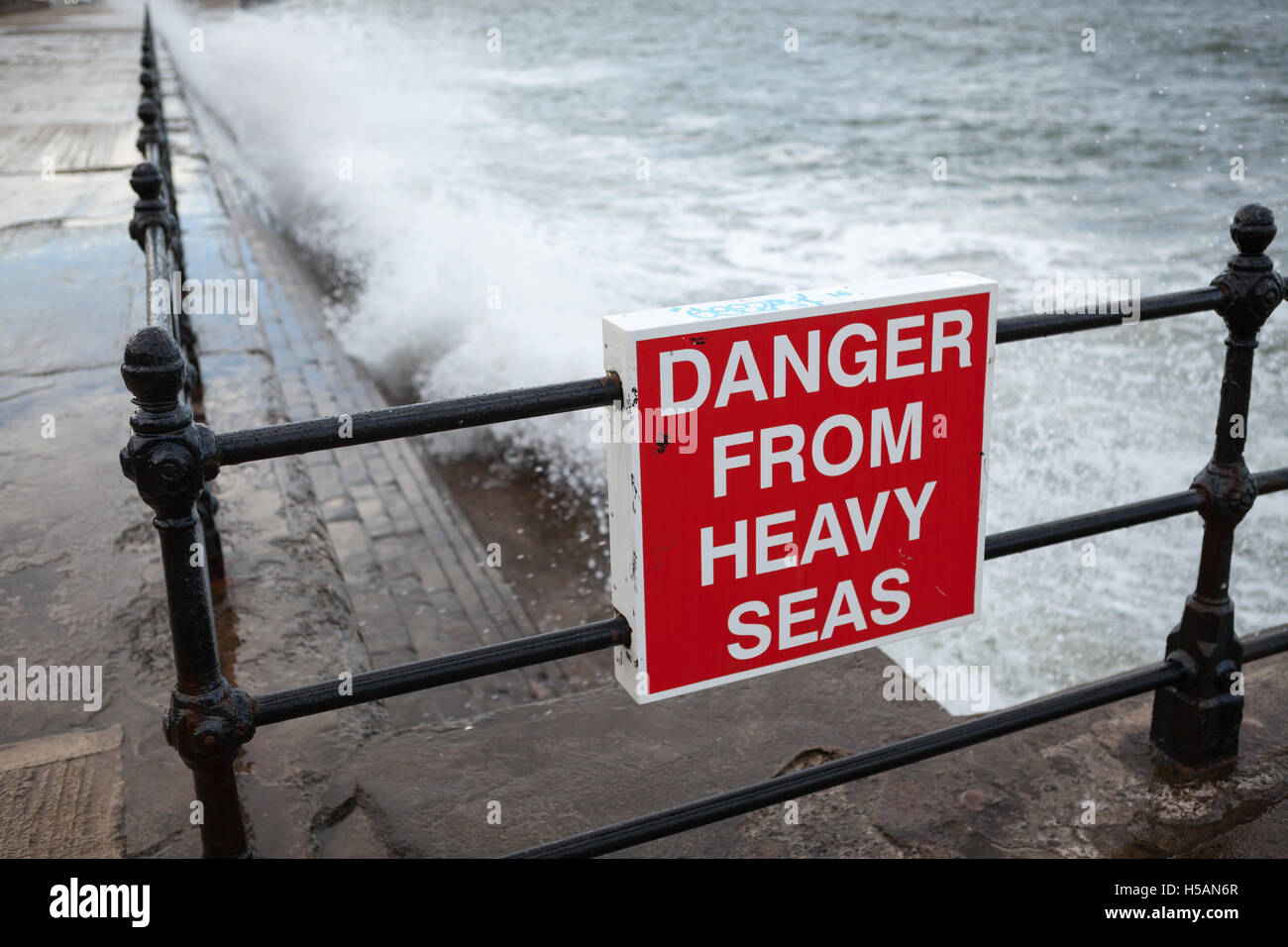 Danger high surf warning hi-res stock photography and images - Alamy