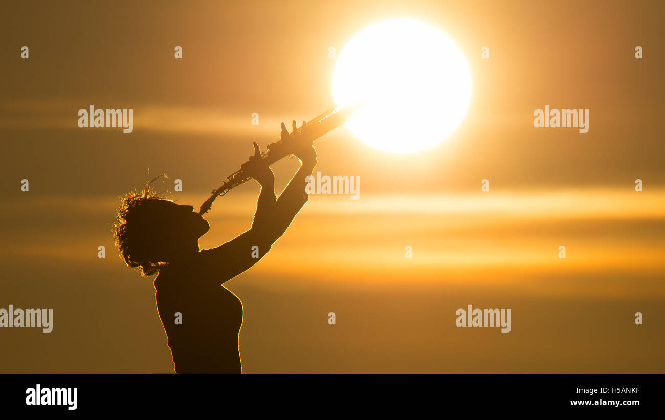 Woman saxophone silhouette hi-res stock photography and images - Alamy