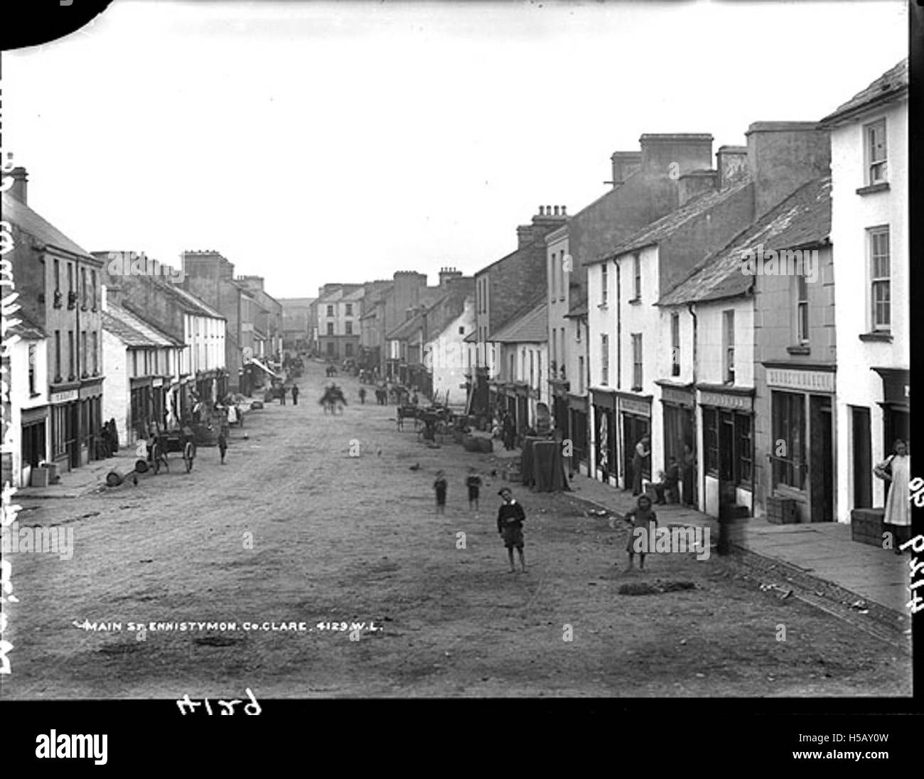 Picturesque architecture in street Black and White Stock Photos ...