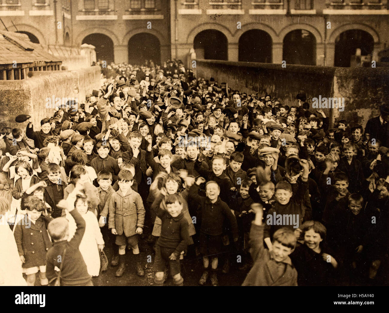 Irish party 1920s hi-res stock photography and images - Alamy