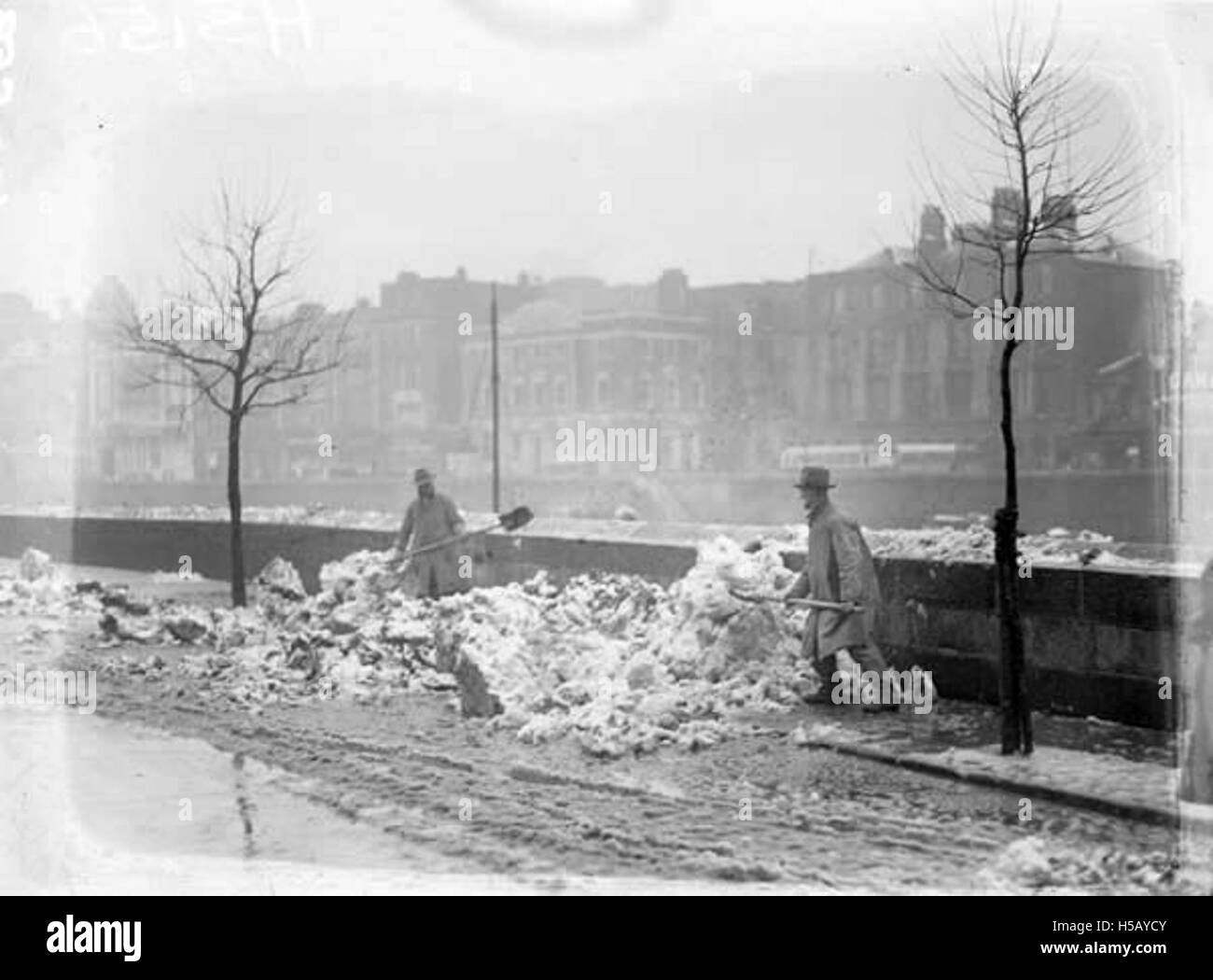 A photograph or description of the River Liffey, a central river in ...