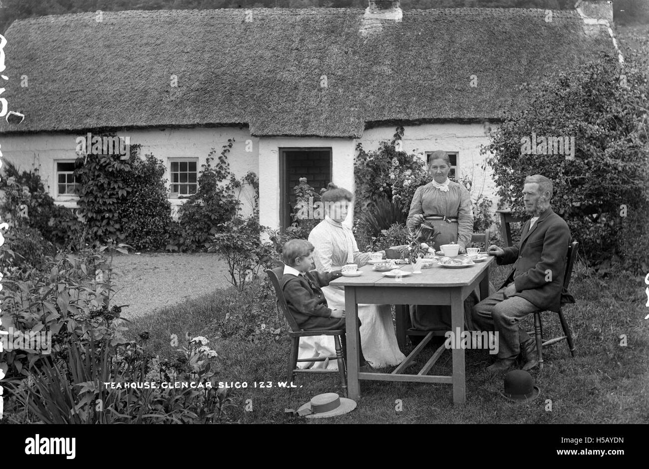 English afternoon tea setting Black and White Stock Photos & Images - Alamy