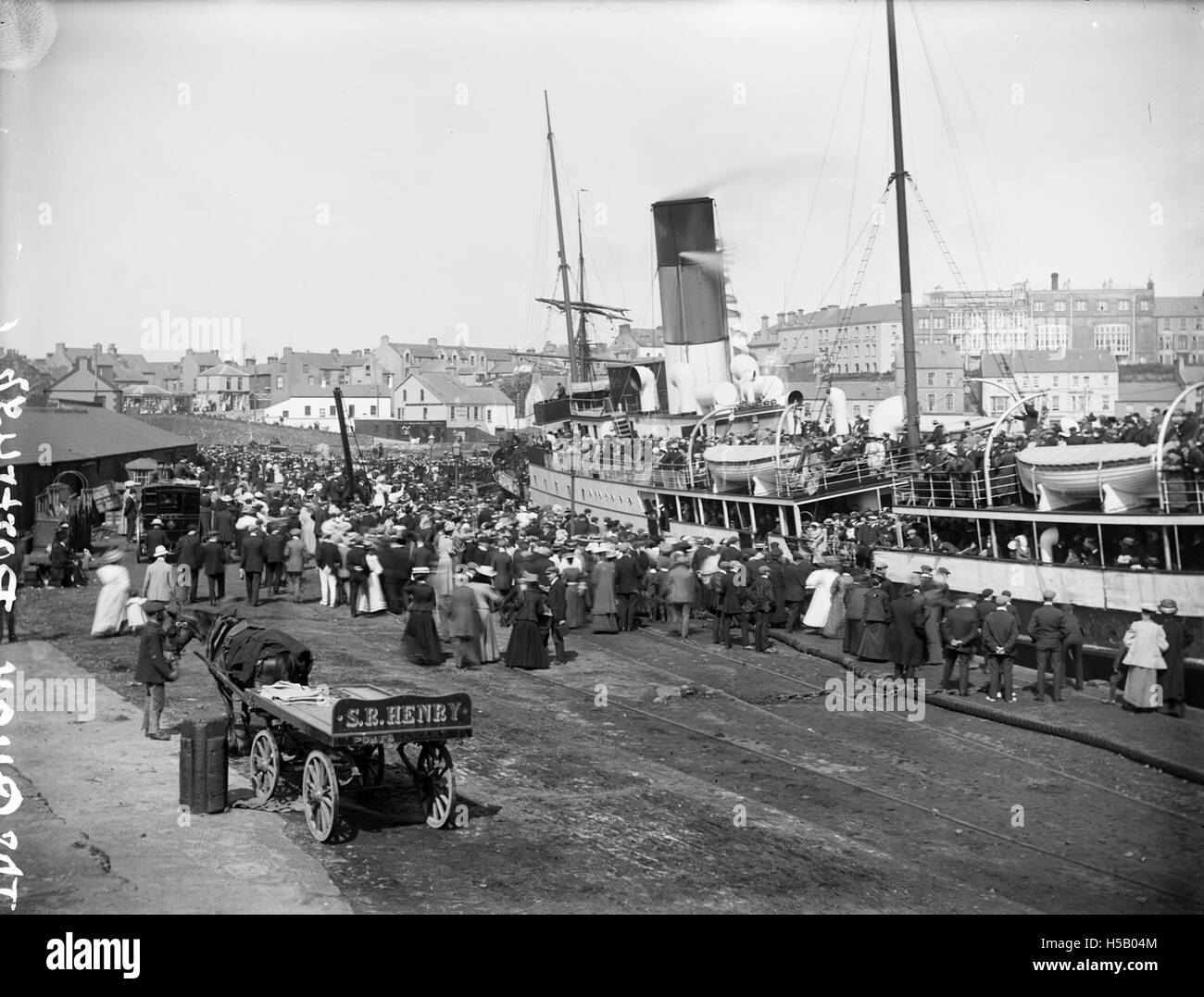 Historical travel Black and White Stock Photos & Images - Alamy