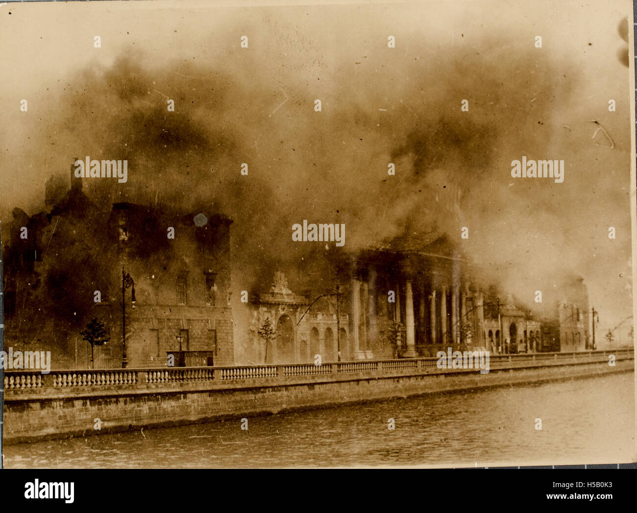 Large scale destruction hi-res stock photography and images - Alamy