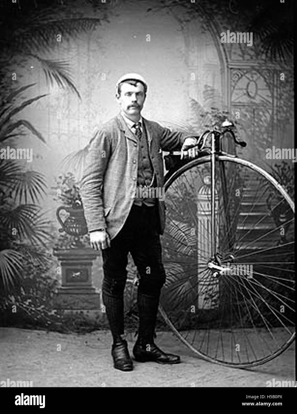 Historic penny farthing hi-res stock photography and images - Alamy