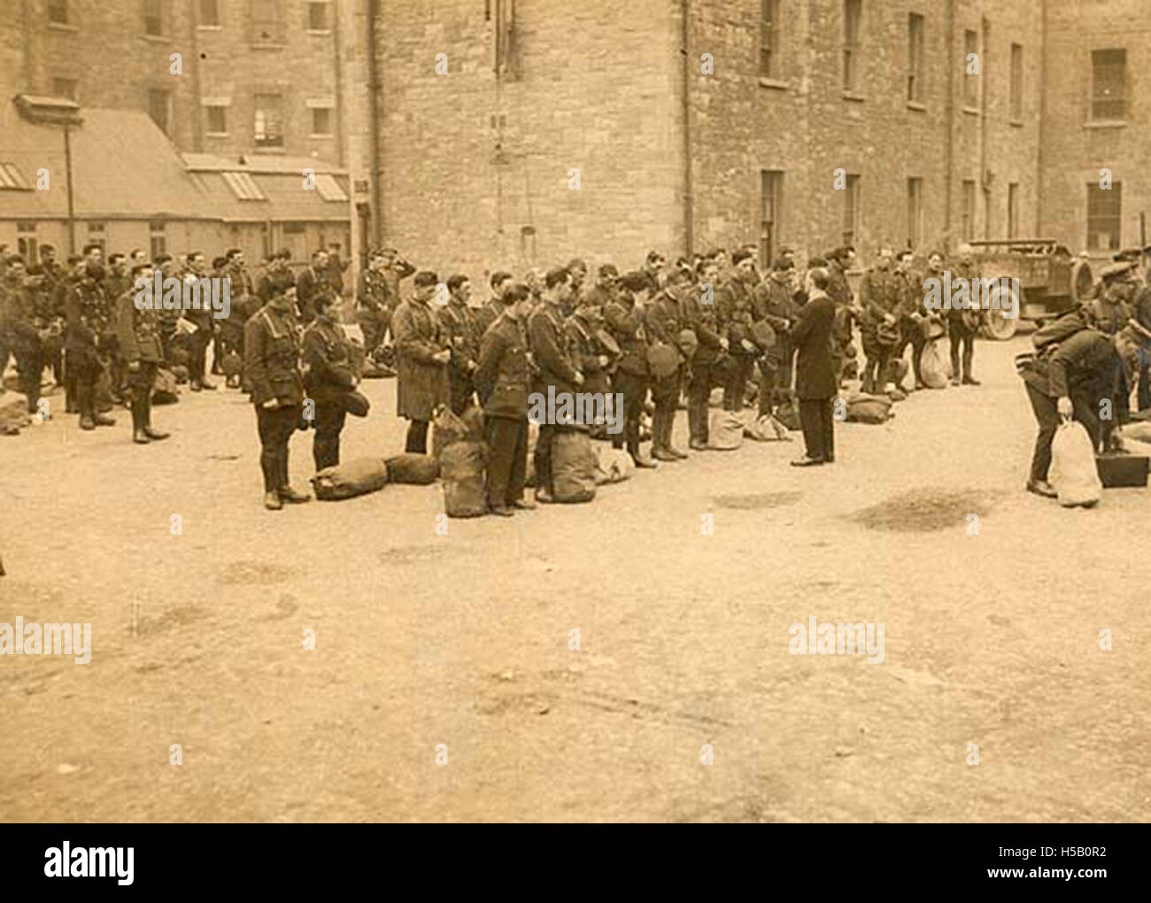 Priest giving absolution to soldiers Stock Photo - Alamy