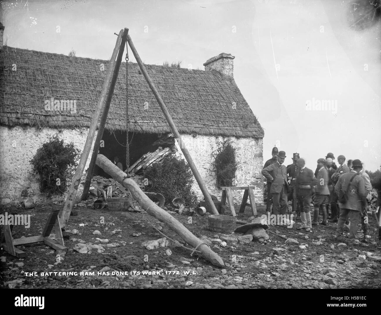 Battering ram hi-res stock photography and images - Alamy
