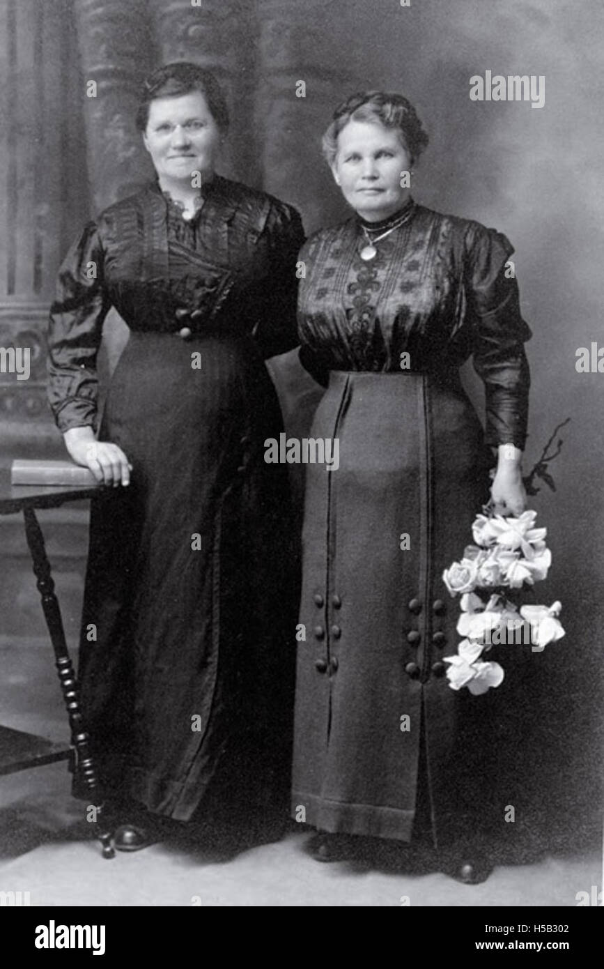 Black women traditional fashion hi-res stock photography and images - Alamy