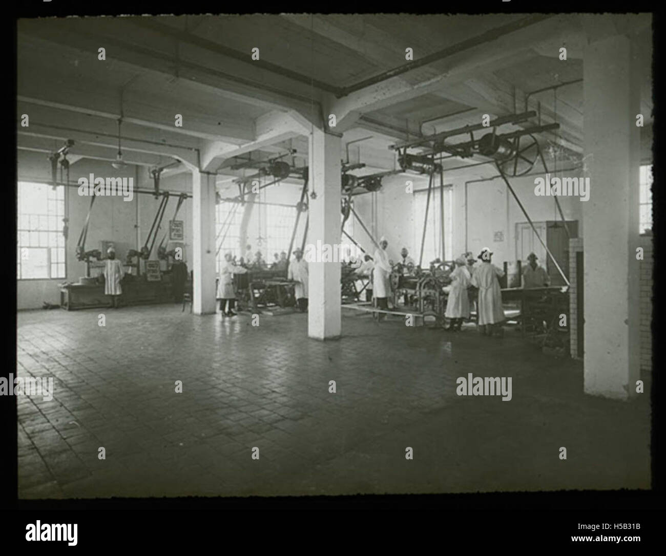 Jewish factory workers hi-res stock photography and images - Alamy