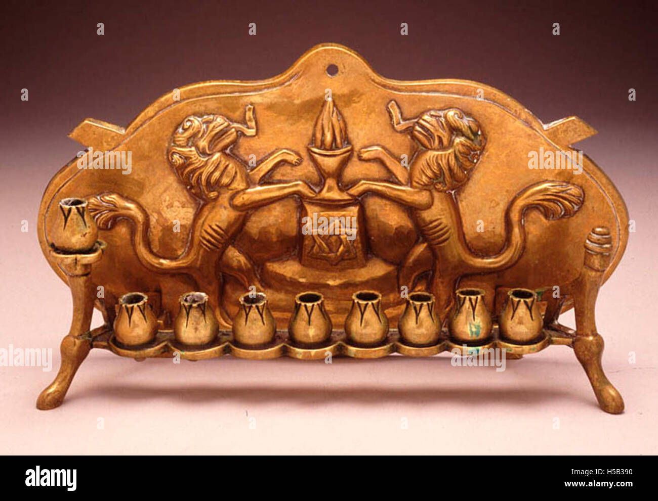 Jewish religious artifacts hi-res stock photography and images - Alamy
