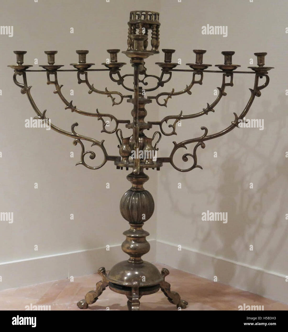 Hanukkah lamp hi-res stock photography and images - Alamy