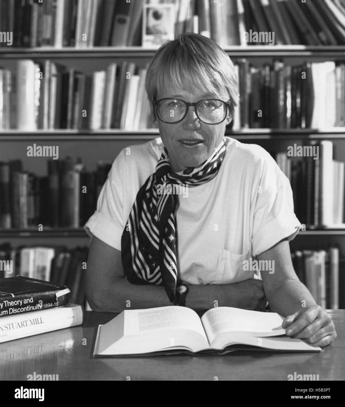 Nancy cartwright the simpsons hi-res stock photography and images - Alamy