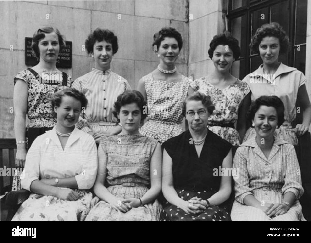 Typing pool 1950s hi-res stock photography and images - Alamy