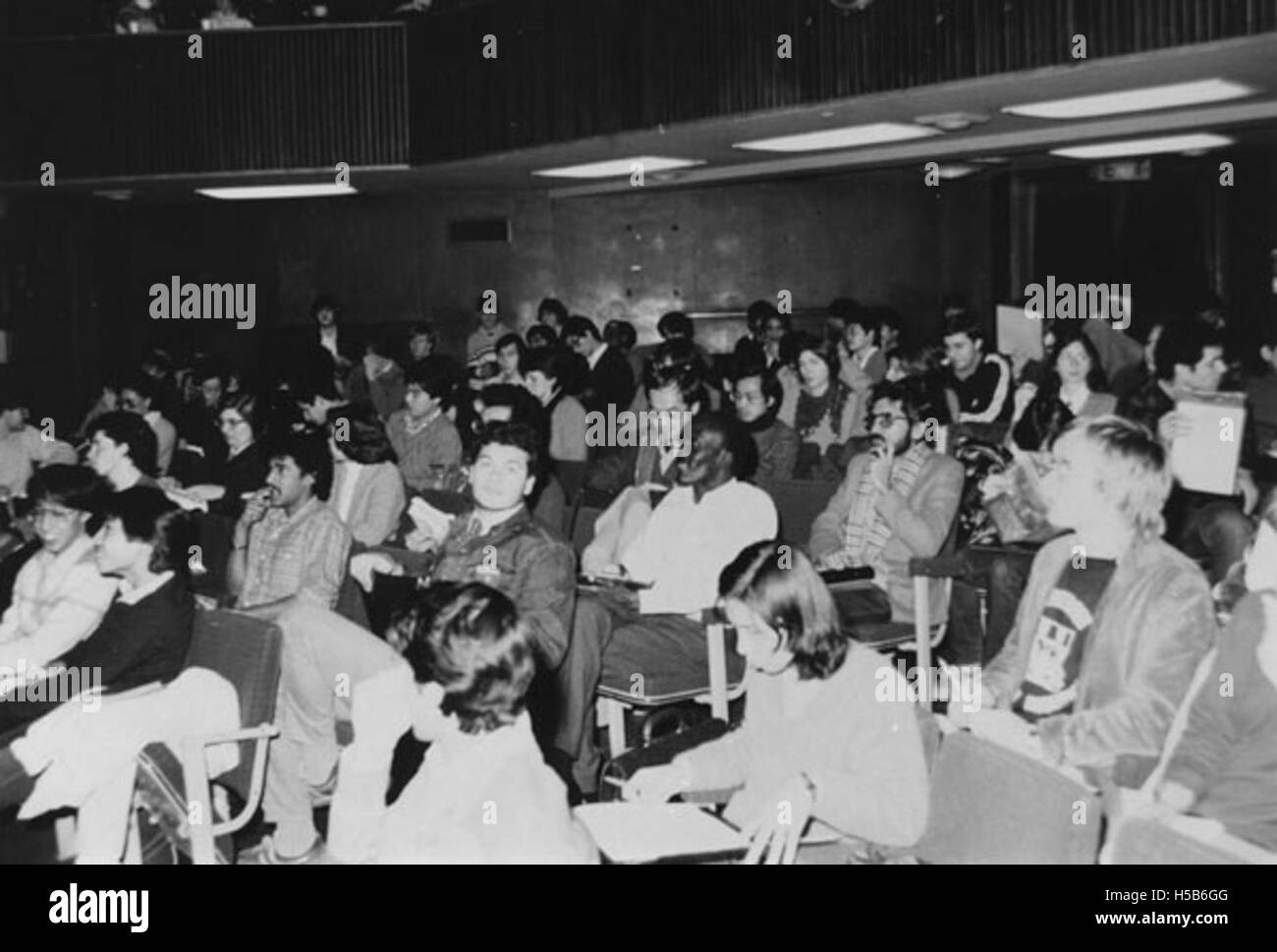 Old audience hi-res stock photography and images - Alamy