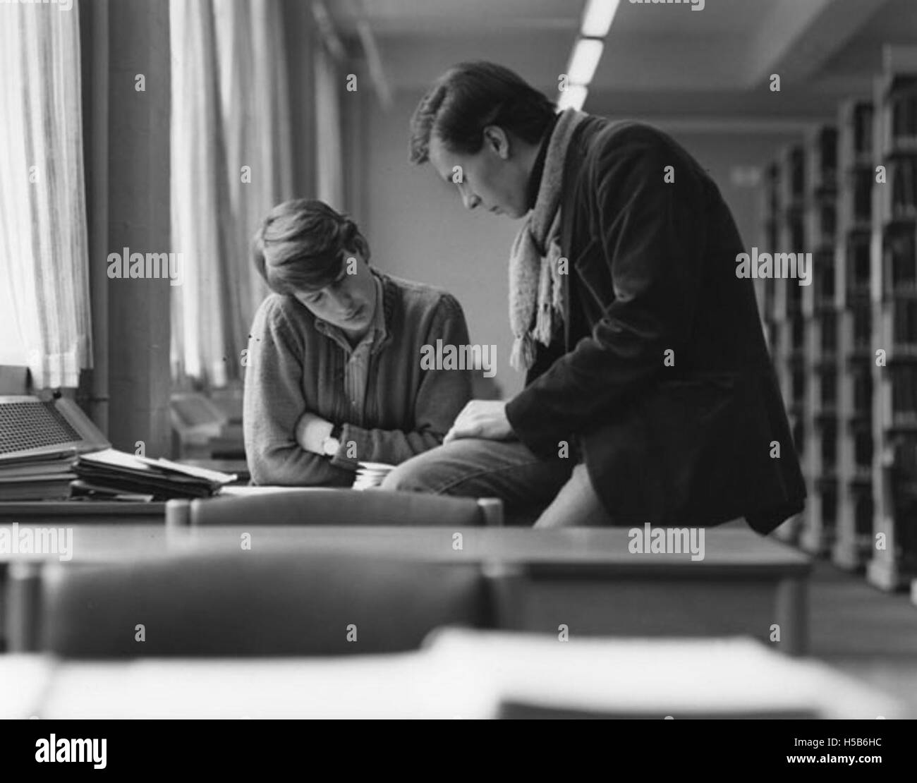Students in the library, 1981 Stock Photo - Alamy