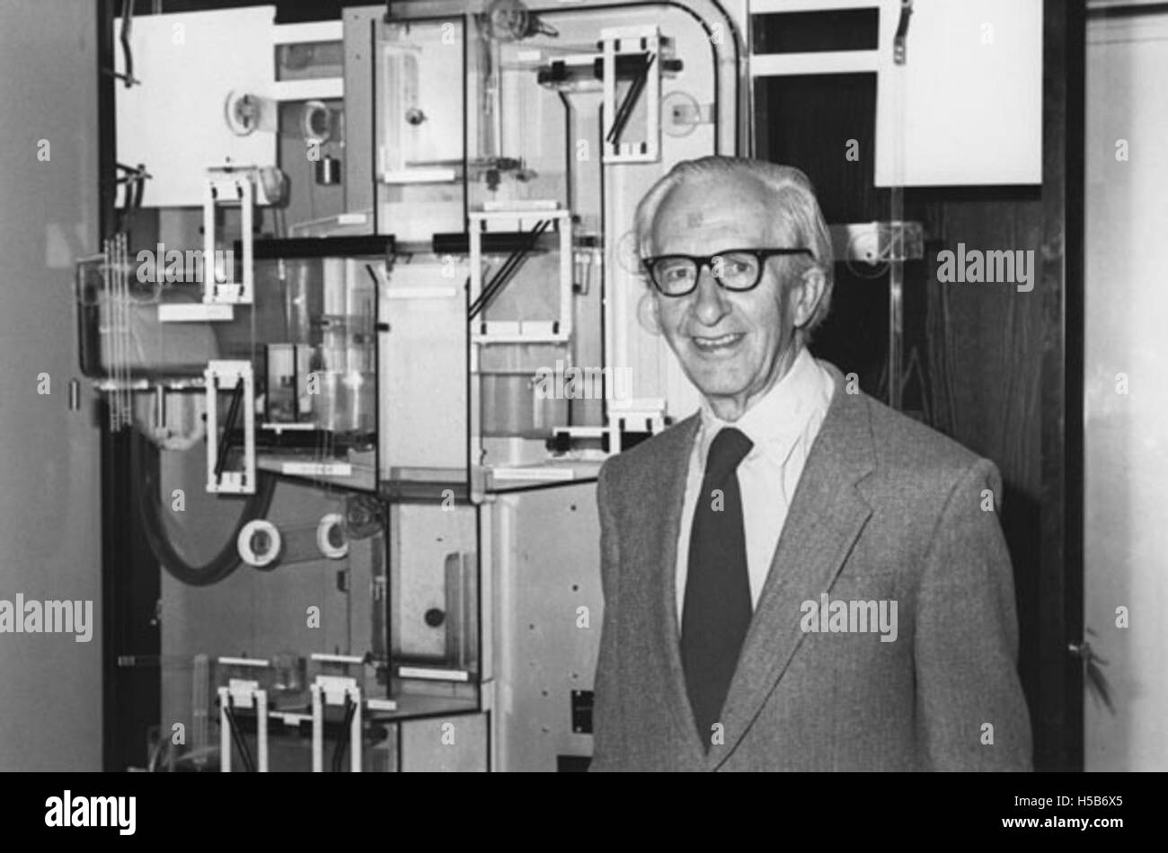 Professor James Meade with Phillips Machine, 1996 Stock Photo - Alamy