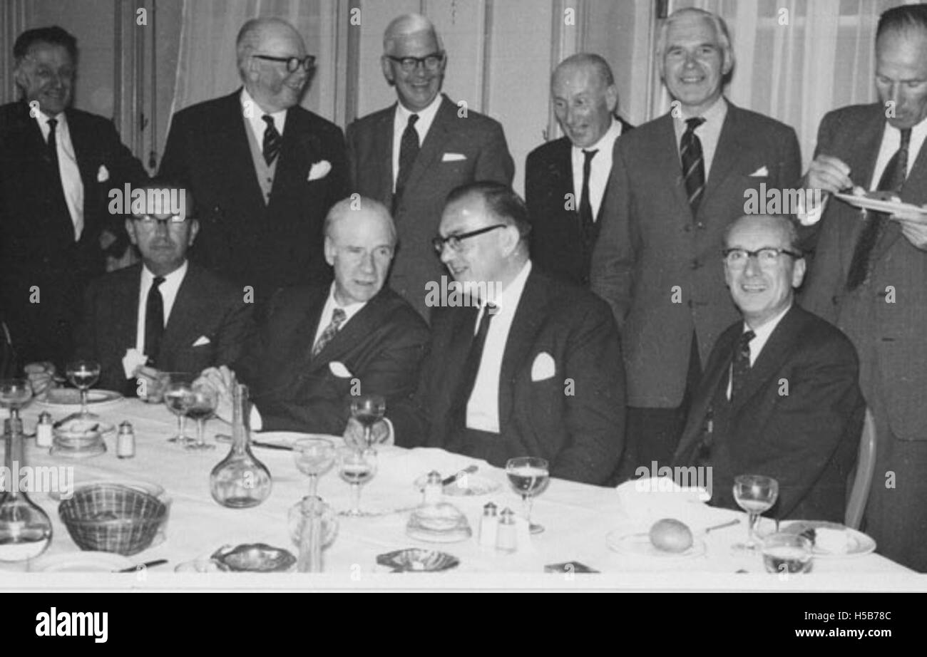 Group of alumni hi-res stock photography and images - Alamy