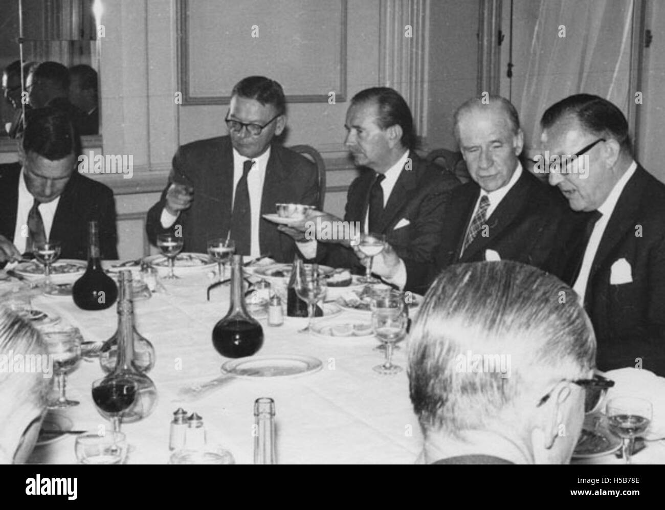 Group of alumni hi-res stock photography and images - Alamy