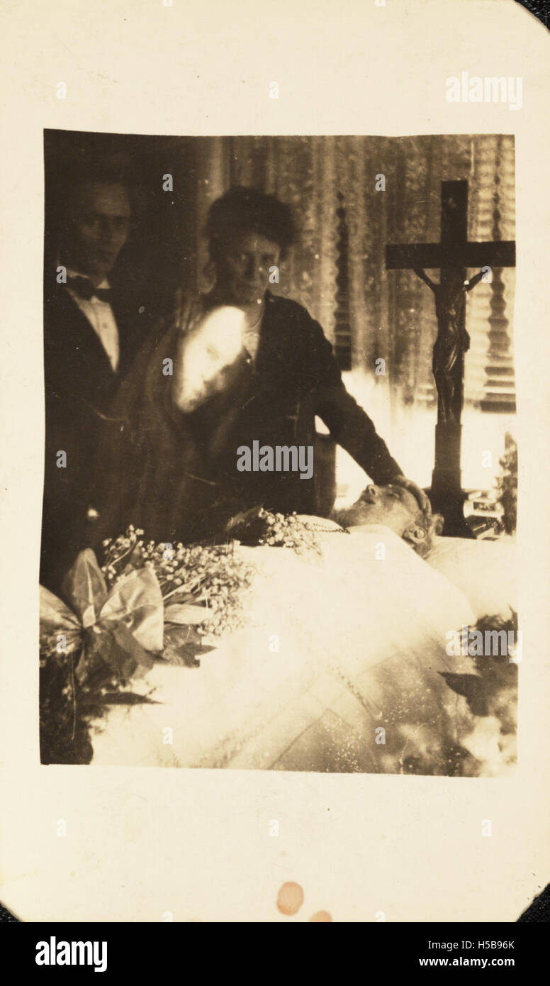 Mourning scene hi-res stock photography and images - Alamy