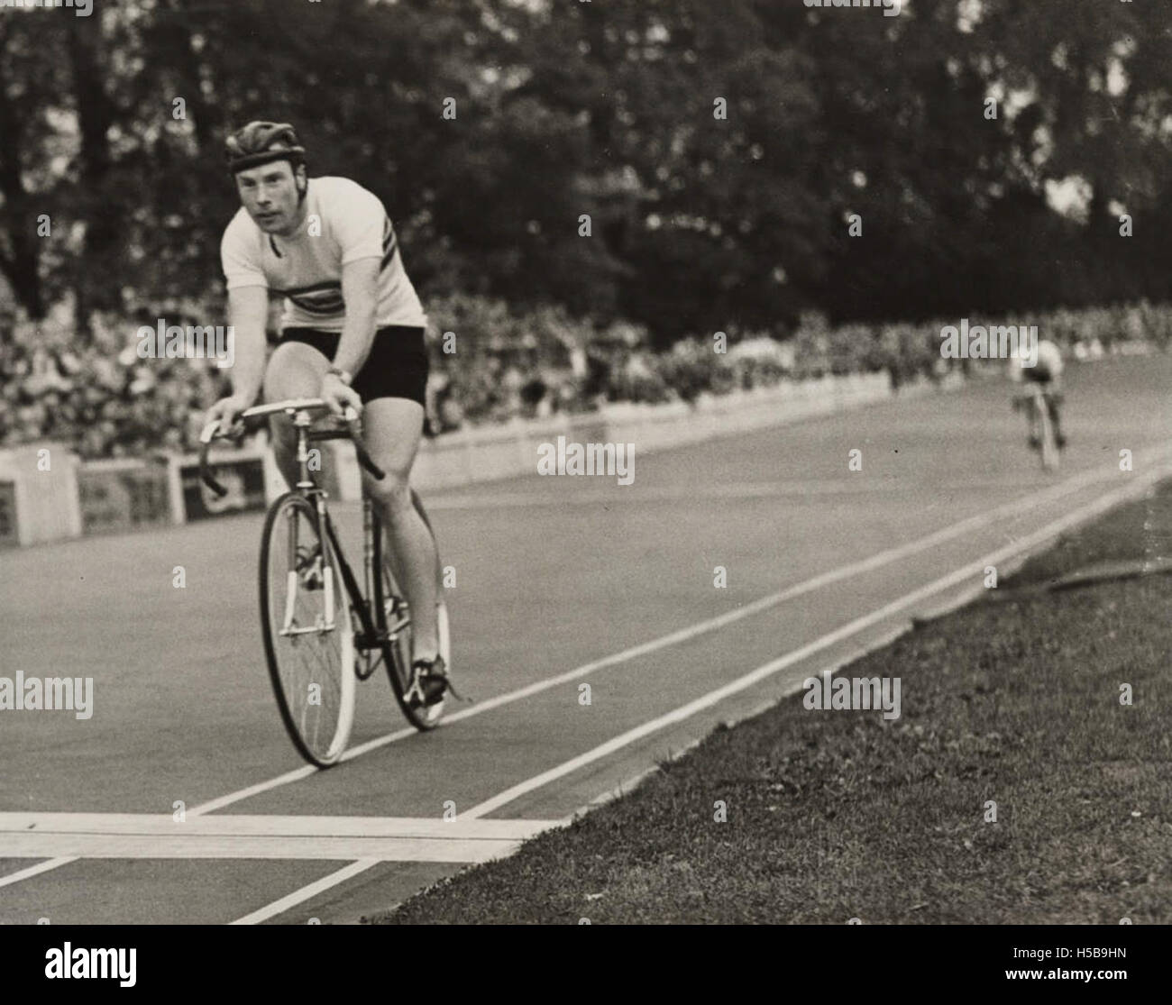 Reg Harris, a British cyclist, won the quarter-final of the 1000m race ...