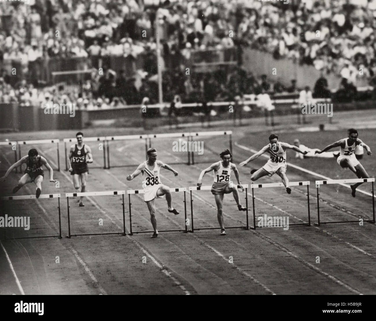 400 meters hurdles hi-res stock photography and images - Alamy