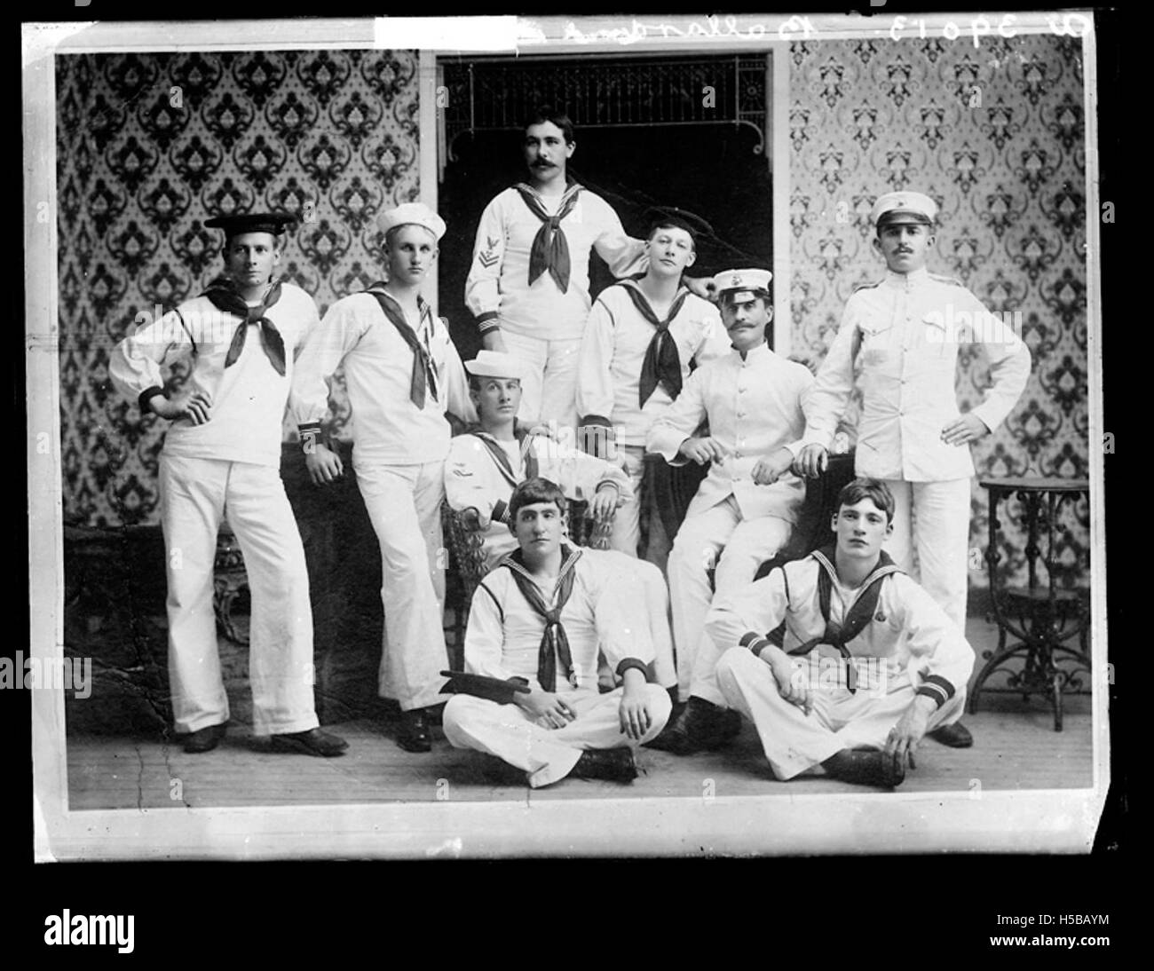 Group of sailors hi-res stock photography and images - Alamy