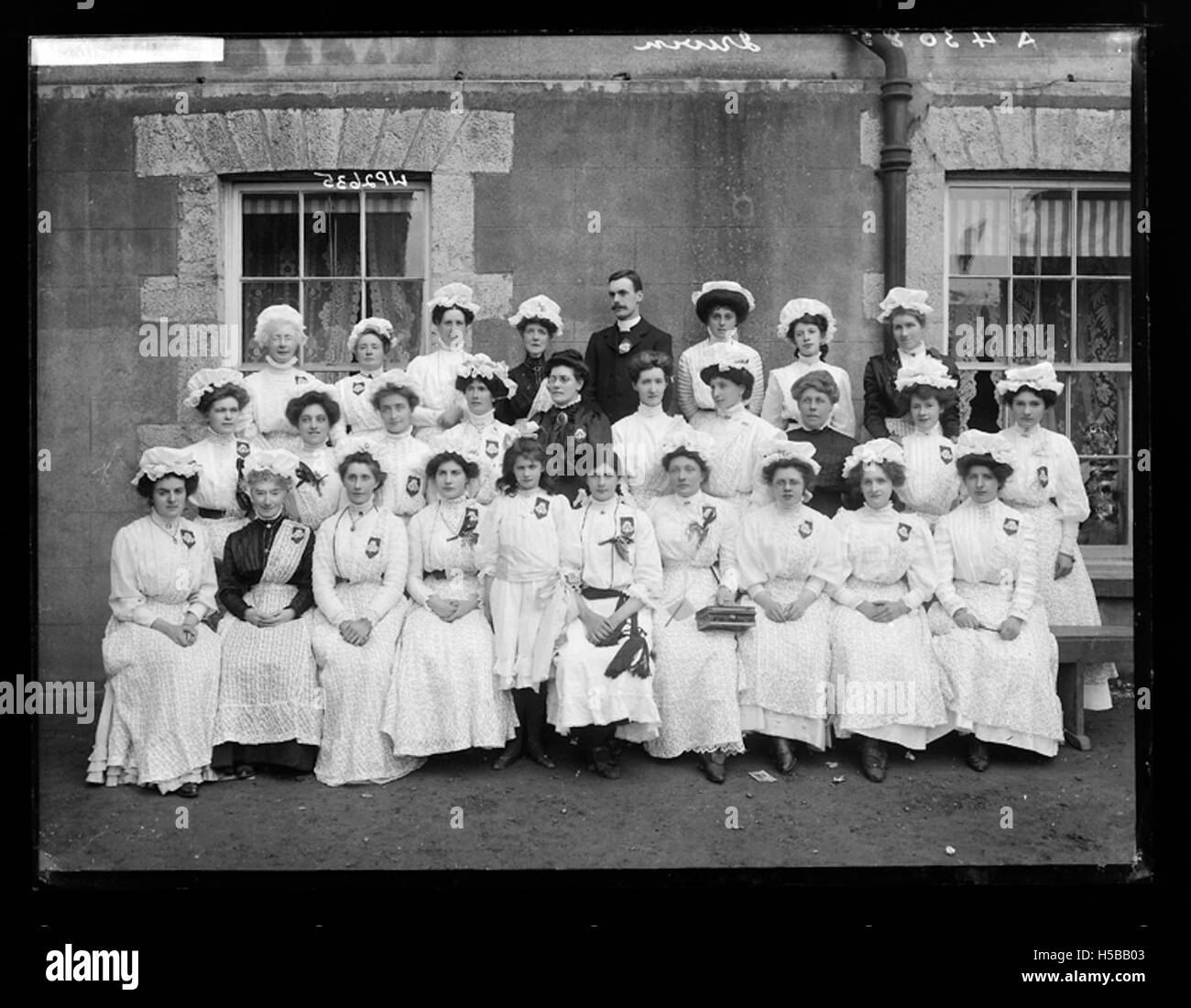 Womens group hi-res stock photography and images - Alamy