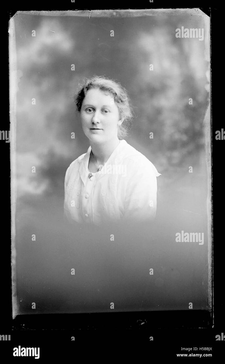 A reference to a cataloged image or archival document identified by the code D1422 B76292 H01 ...