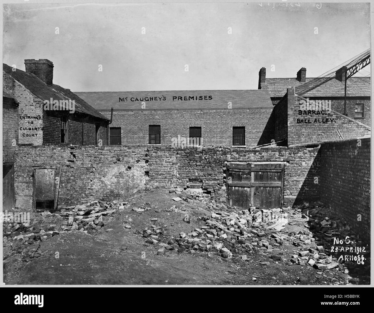 Little side street in hi-res stock photography and images - Alamy