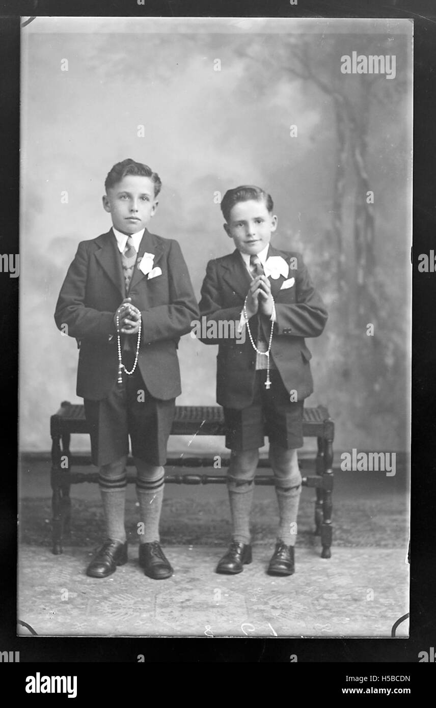 Linked item hi-res stock photography and images - Alamy